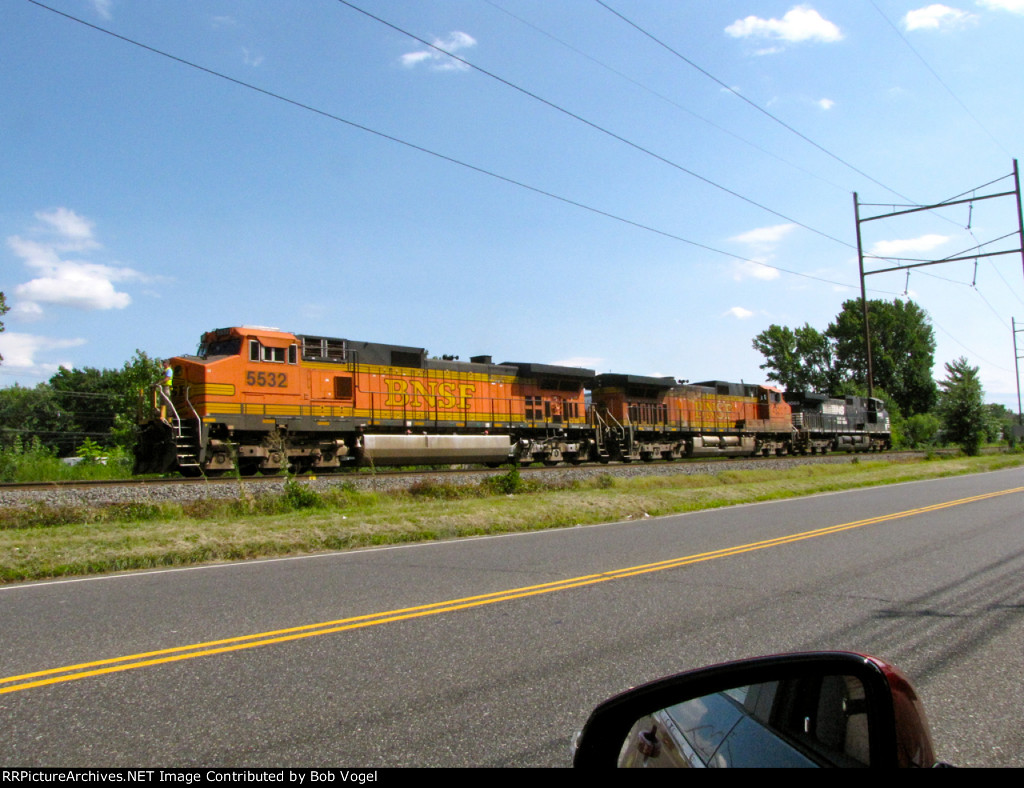 BNSF 5532 and 5420